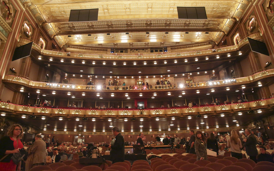 Jane Lynch’s Guide to Illinois | Enjoy Illinois