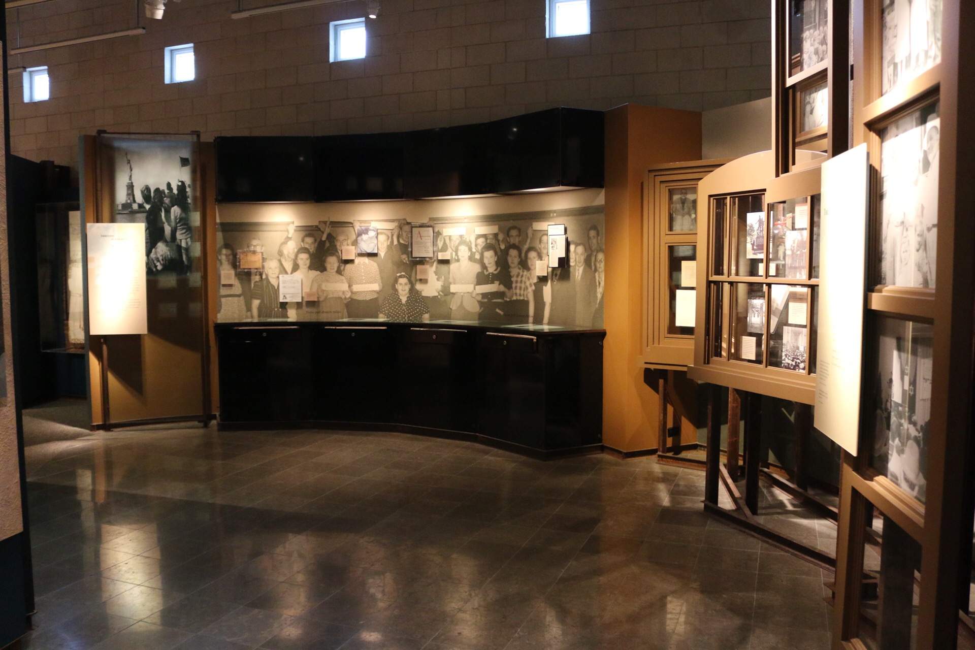 A Tour Through The Illinois Holocaust Museum | Enjoy Illinois